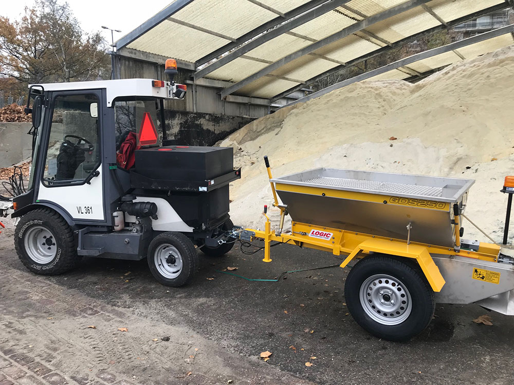 Zoutstrooier en winterdienstmachines